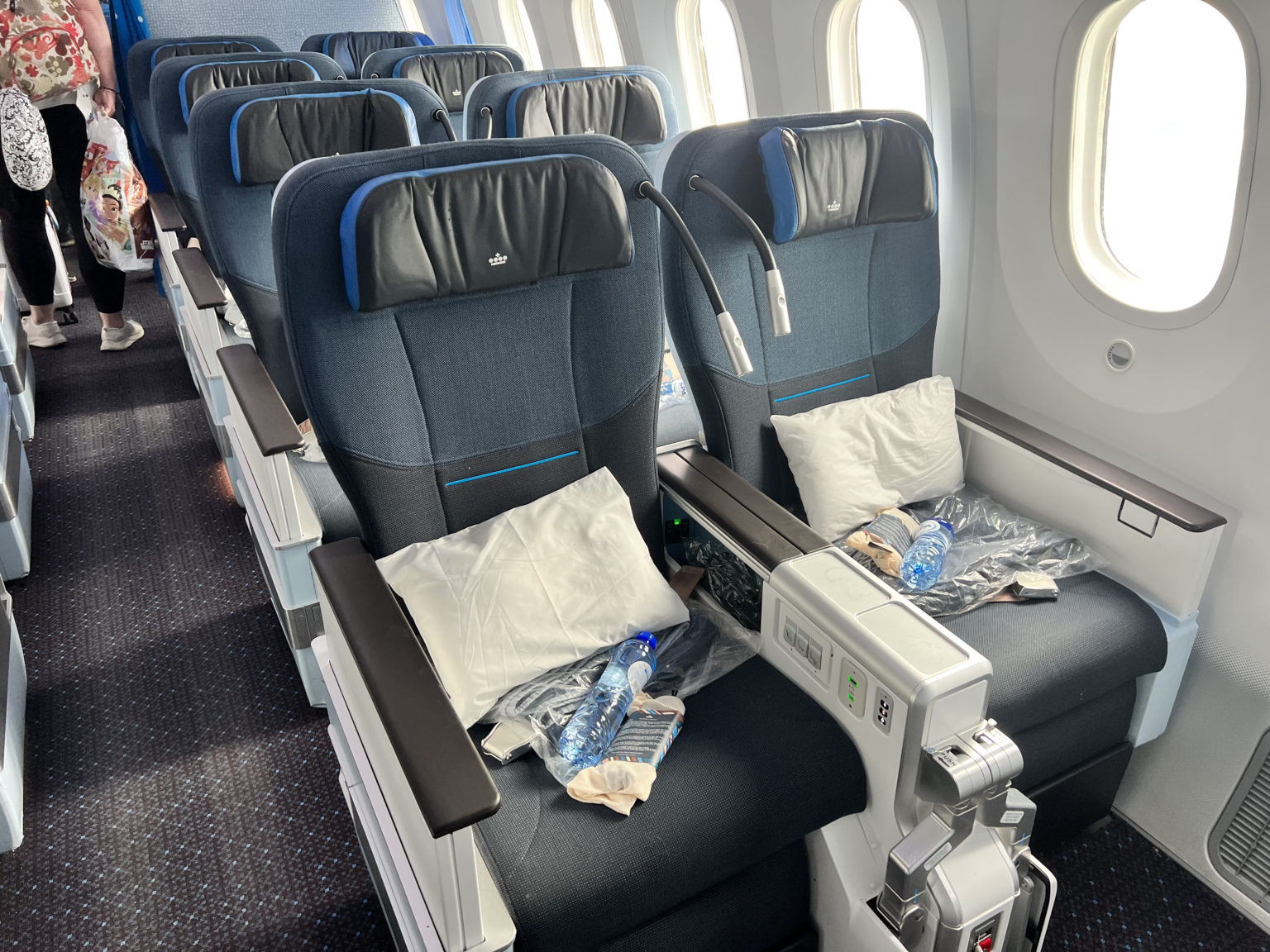 Review: KLM Premium Comfort on the Boeing 787-10 Dreamliner - InsideFlyer