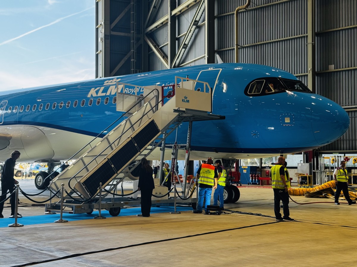 Eerste-KLM-Airbus-A321neo-PH-AXA-10 - InsideFlyer